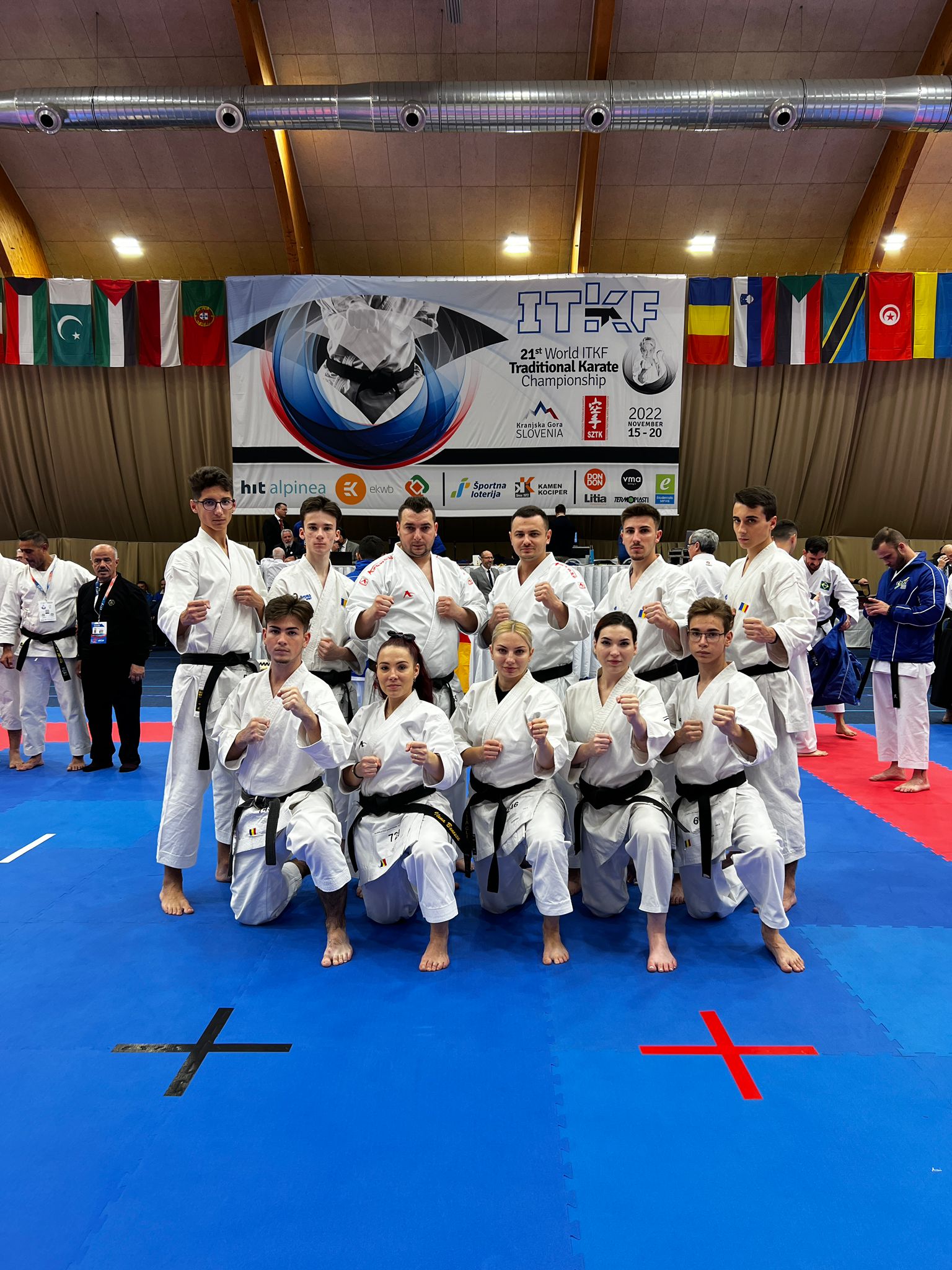 Steagul României, urcat pe podiumul mondial la Karate Tradițional ...