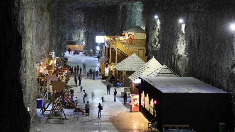 Salina Praid luată cu asalt de vizitatori. 2000 în doar două zile de la ...