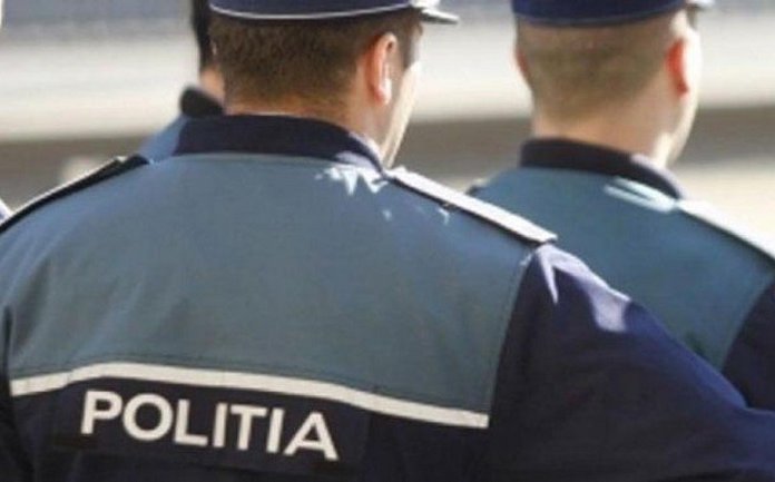 Politistii din cadrul a doua sectii de politie in actiune pentru ...